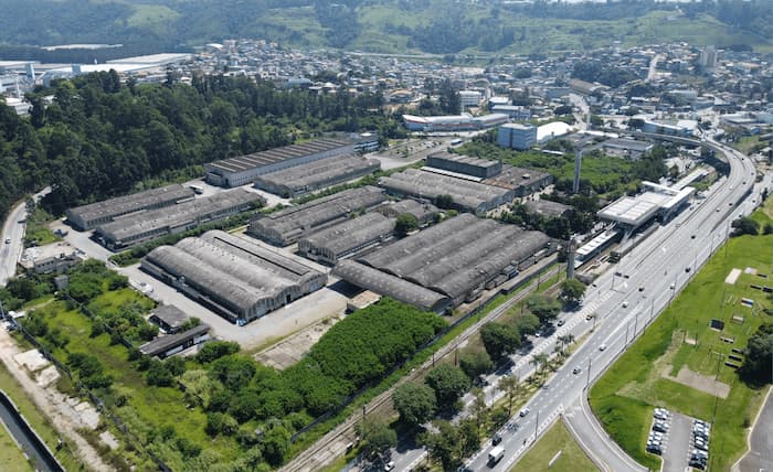 Leilão Judicial composto por área com galpões industriais com valor 50% ...